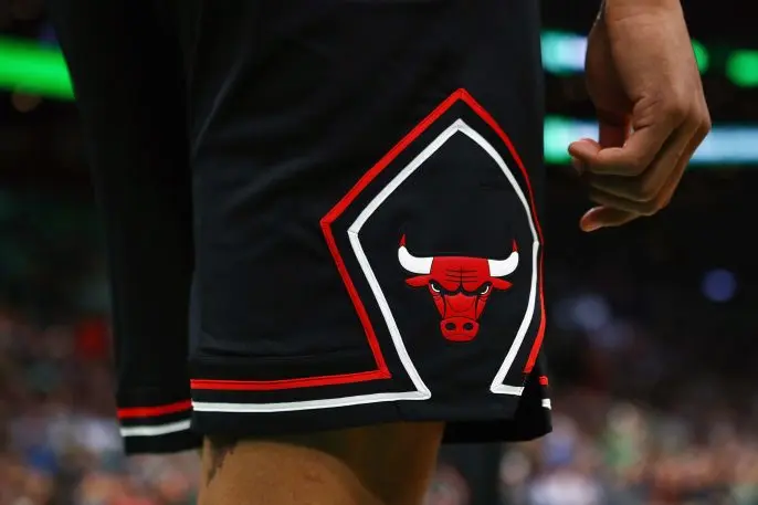 The '90s-era Chicago Bulls were iconic. So why is the logo such a ...