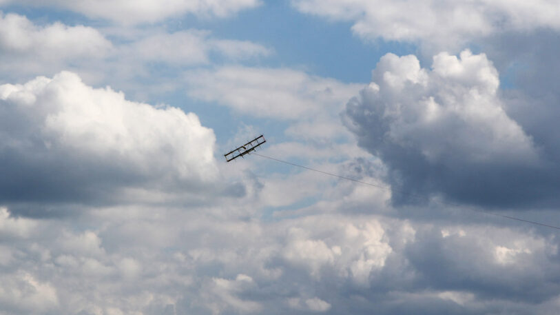 These kites generate wind power by flying through the air - Fast Company