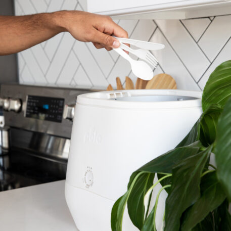 This countertop gadget lets apartment dwellers do their own composting ...