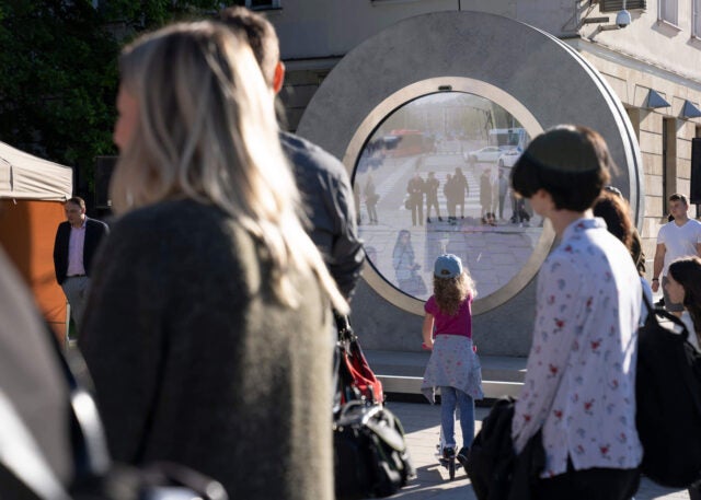 This magical portal connects people across two cities - Fast Company