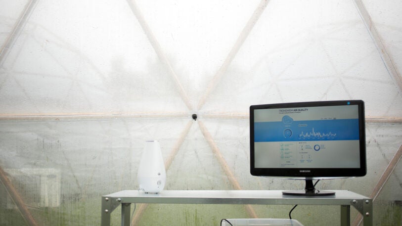 Step into a 'pollution pod' and experience the bad air of your lungs ...