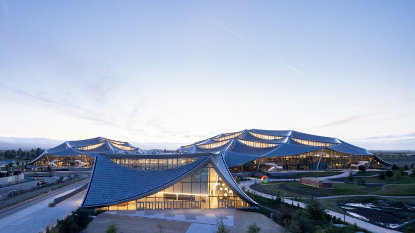 At Google's new campus, 'dragonscale' solar panels capture sunlight ...