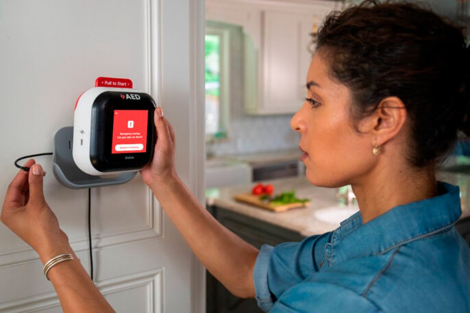 This tiny defibrillator turns your neighborhood into a communal ER ...