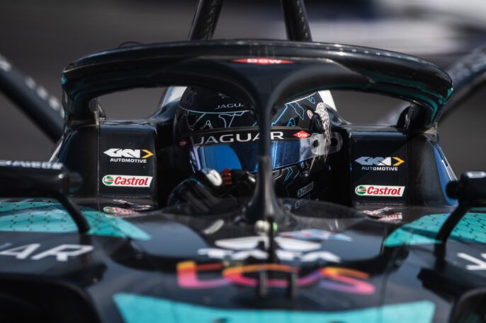 How Formula E, the all-electric alternative to Formula 1, is driving EV ...