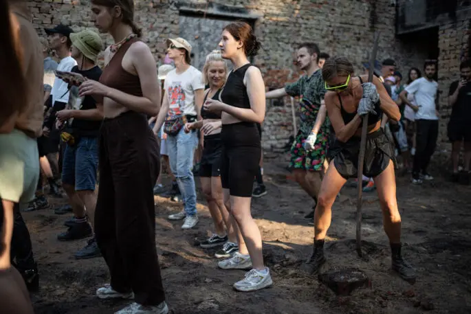 Young Ukrainians are throwing 'repair raves' to rebuild their embattled ...