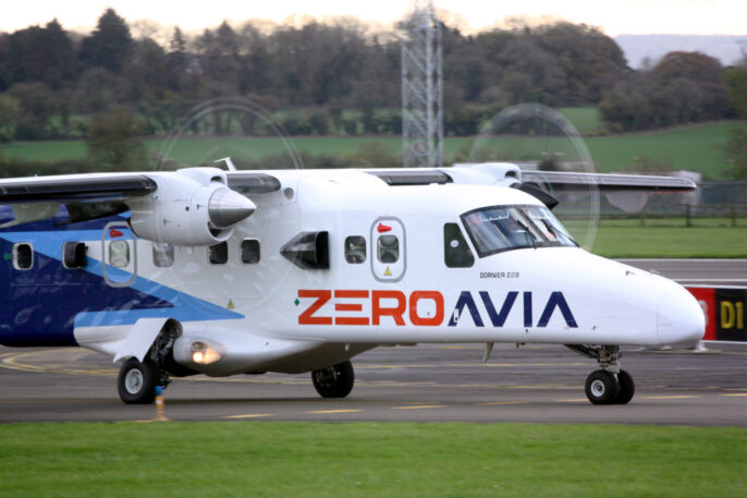 This 19-seater plane is the first ever to run on a hydrogen-electric ...