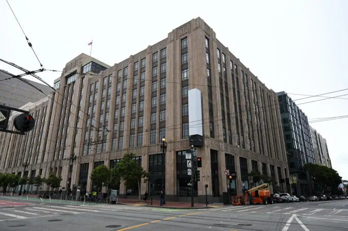 Elon Musk installed an X sign on the old Twitter headquarters, but only ...