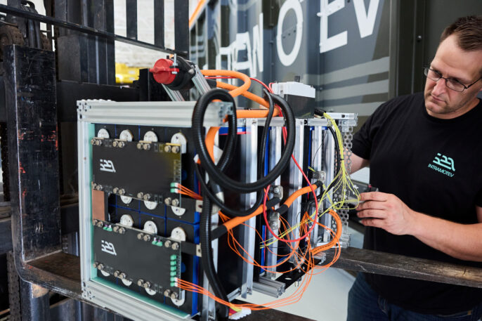 This startup electrifies individual train cars so they can drive themselves