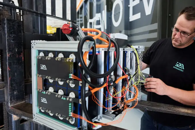 This startup electrifies individual train cars so they can drive themselves