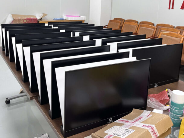 This 18-year-old built a better computer monitor that doesn't strain ...