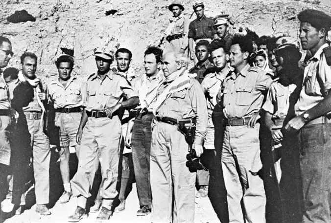 Why is a keffiyeh and what does it say about Palestinian identity?