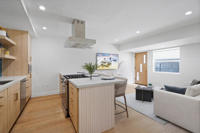 L.A.'s dingbat homes are shoring up seismically risky housing in L.A.