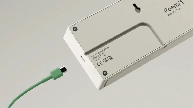 The Poem/1 clock is the playful gadget AI needs right now