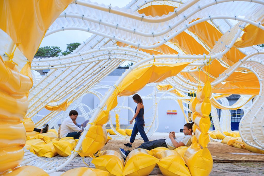 This Maze-Like Pavilion Is Designed For One Thing: Summertime Lounging ...